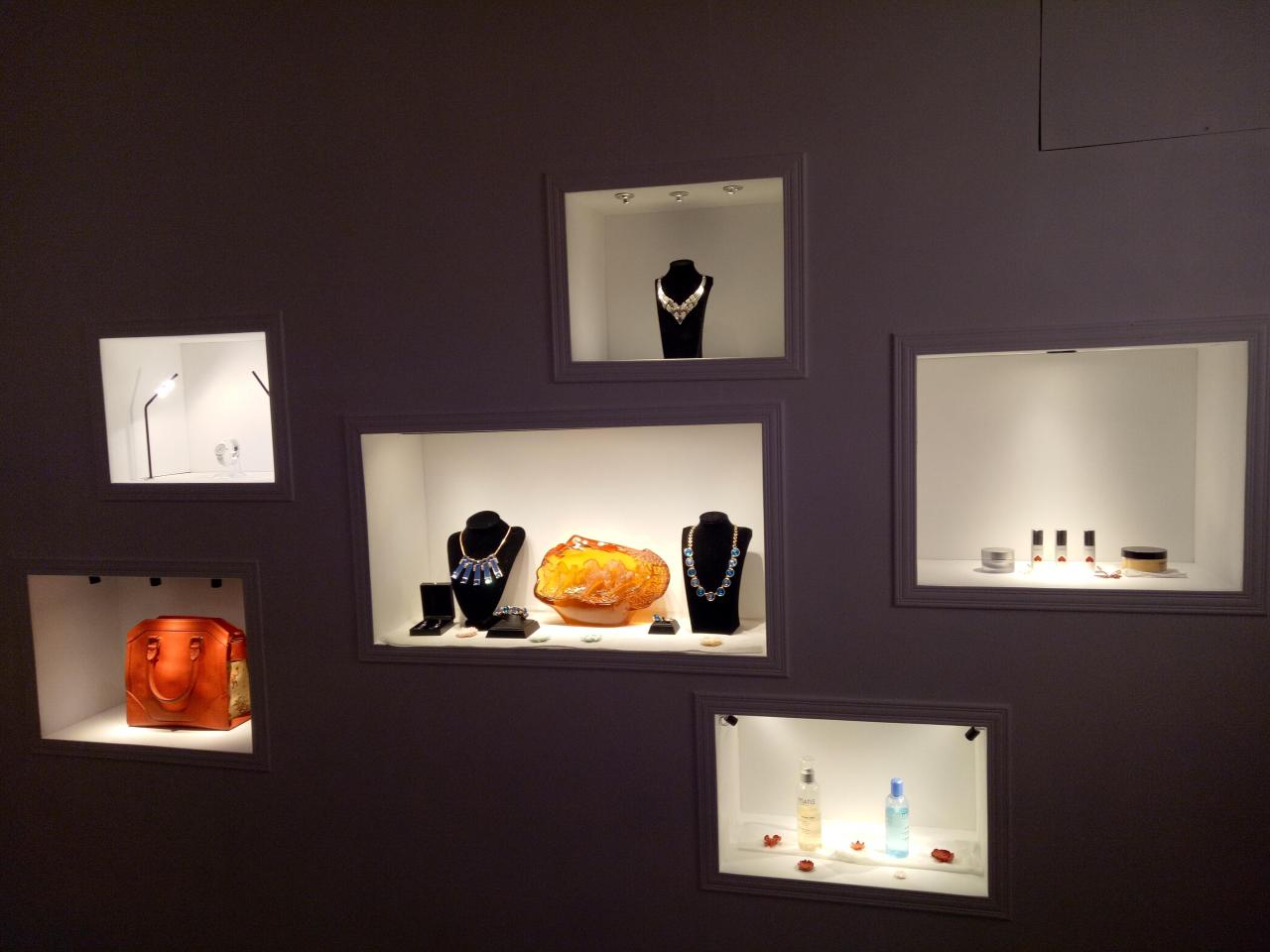 Seeposh LED Lighting Effect Wall - Light Is Fashion | Seeposh